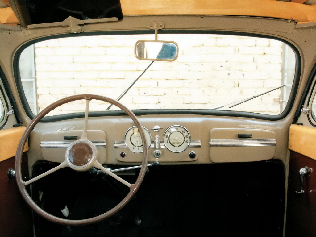 Moskvich 400 technical specifications and fuel economy